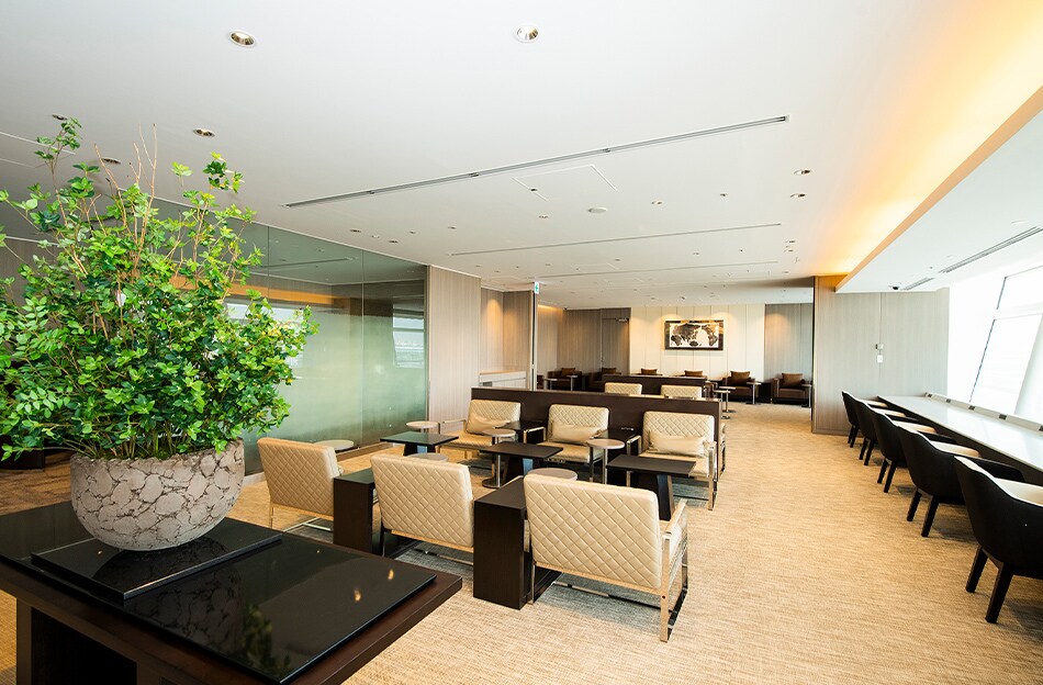 Tokyo International Airport [Haneda] JAL First Class Lounge - JAL