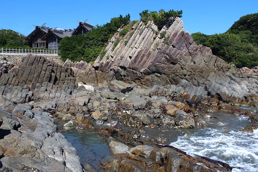 Learn About the Mythology of Japan by Visiting Authentic Shrines in ...